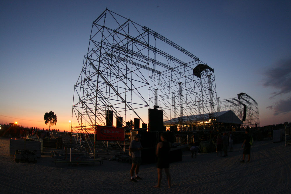 Steel scaffolding stage - Total Structures